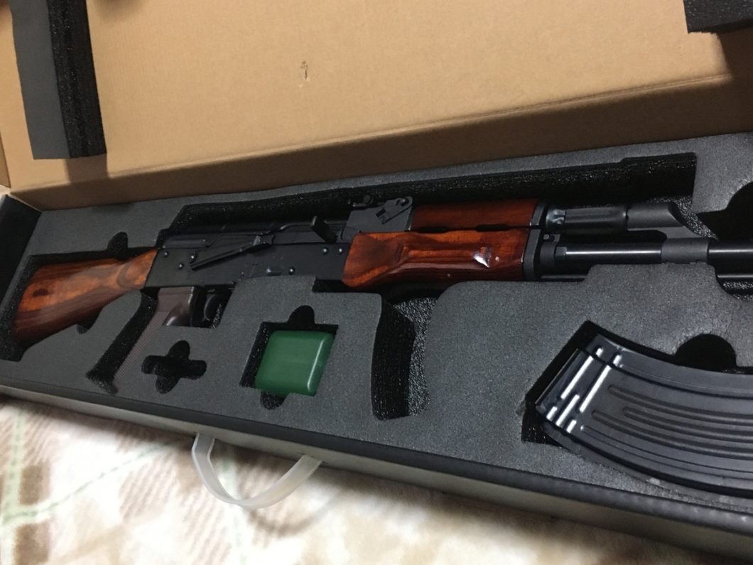 E&L AKM（DXバージョン）をレビュー！リアルウッド・フルスチールで質感が圧倒的リアルなAKM！！ - ミッコーブログ